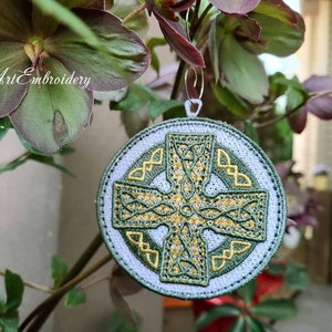 FSL Celtic Cross Machine Embroidery Design: Irish Knotwork (4x4, 5x7 ...