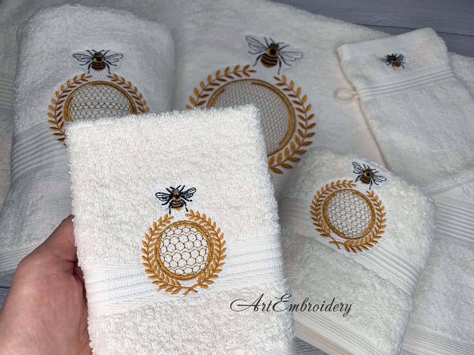 Bee Monogram Frame: Machine Embroidery Design (hoop Sizes From 3x3 up ...