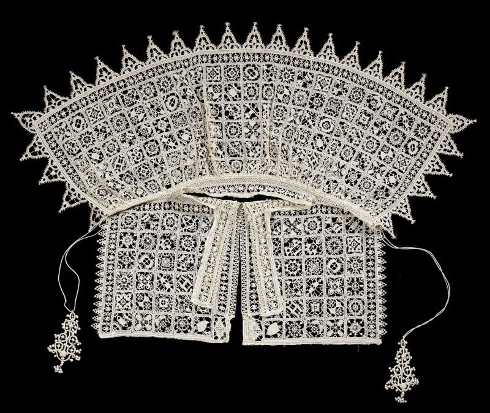 Reticella Italian Lace Collar: 17th Century Embroidery Designs (4x4 ...