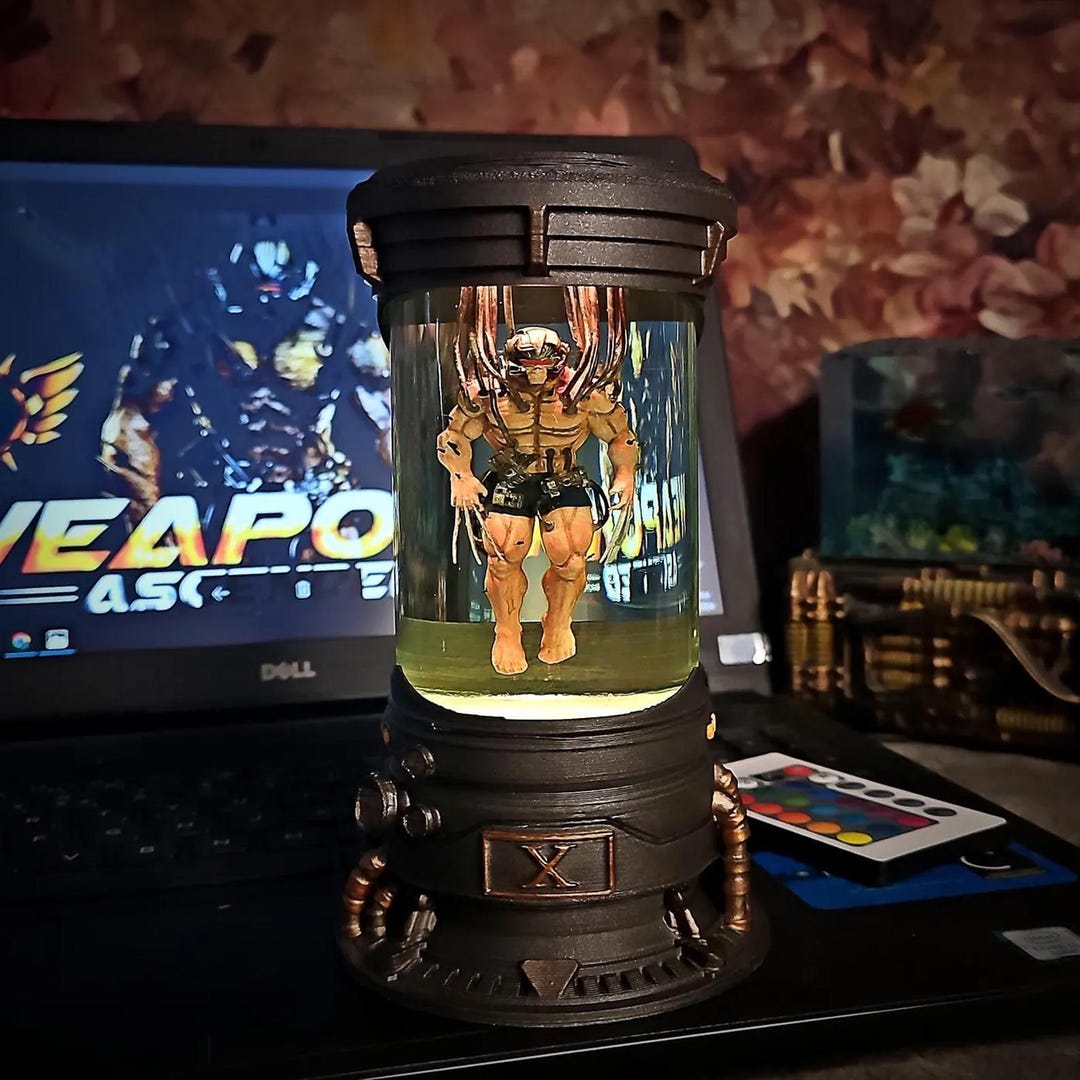 WOLVERINE Chamber Incubator, Hero Custom Resin Lamp, Creations Art ...