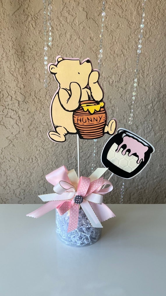 Winnie pooh/ Winnie centerpieces/ Winnie and his friend/ baby shower ...
