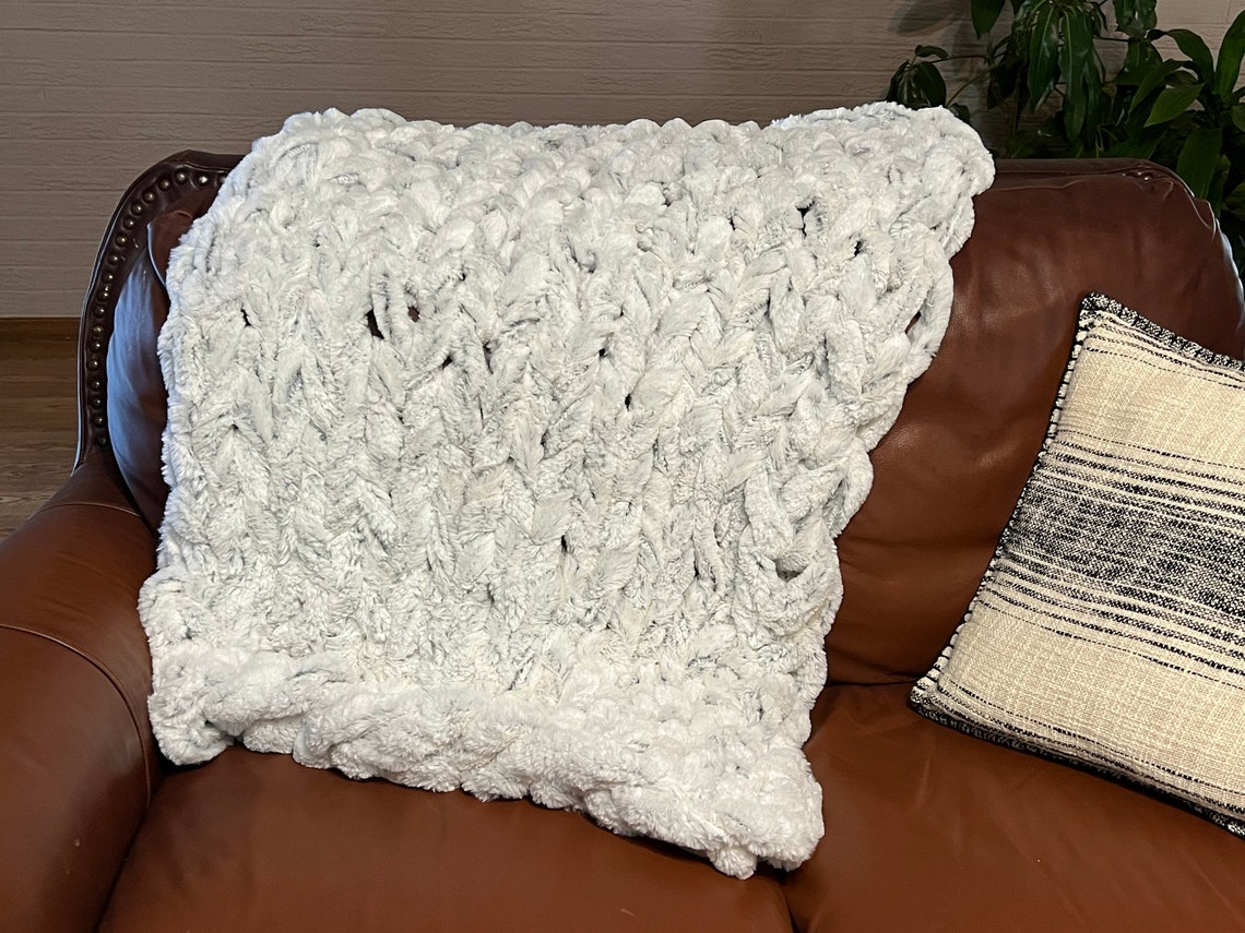 Giant Knitted Faux Fur Luxurious Throw, Heavy Fur Jumbo Blanket ...