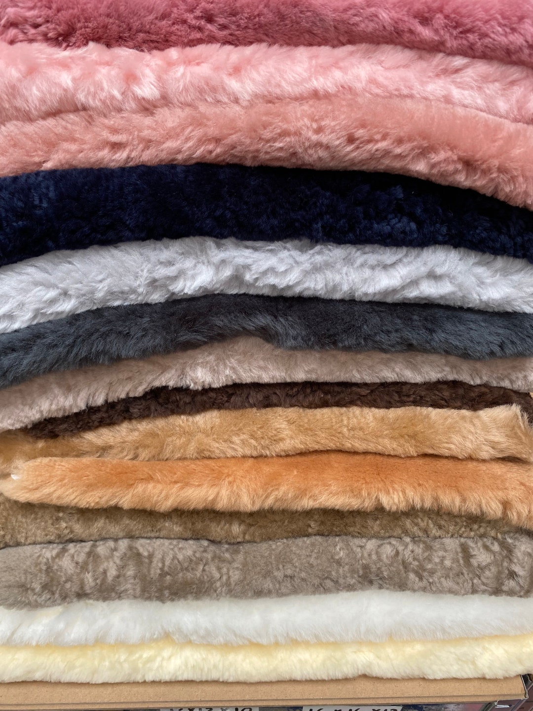 Shearling Sheepskin , Short Wool Sheepskin Rugs, Upholstery Material ...