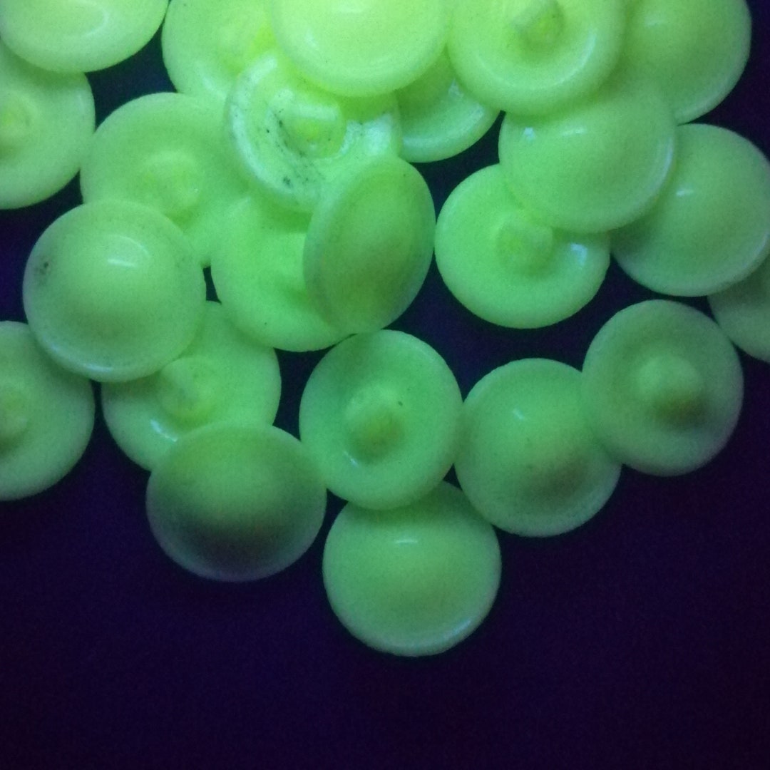 24 Czech Vintage Concentric Ribbed Uranium White Glass Buttons 18mm - Etsy