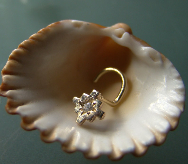 Piercing al naso Chakana in oro 14k con diamanti, perno per il naso a ...