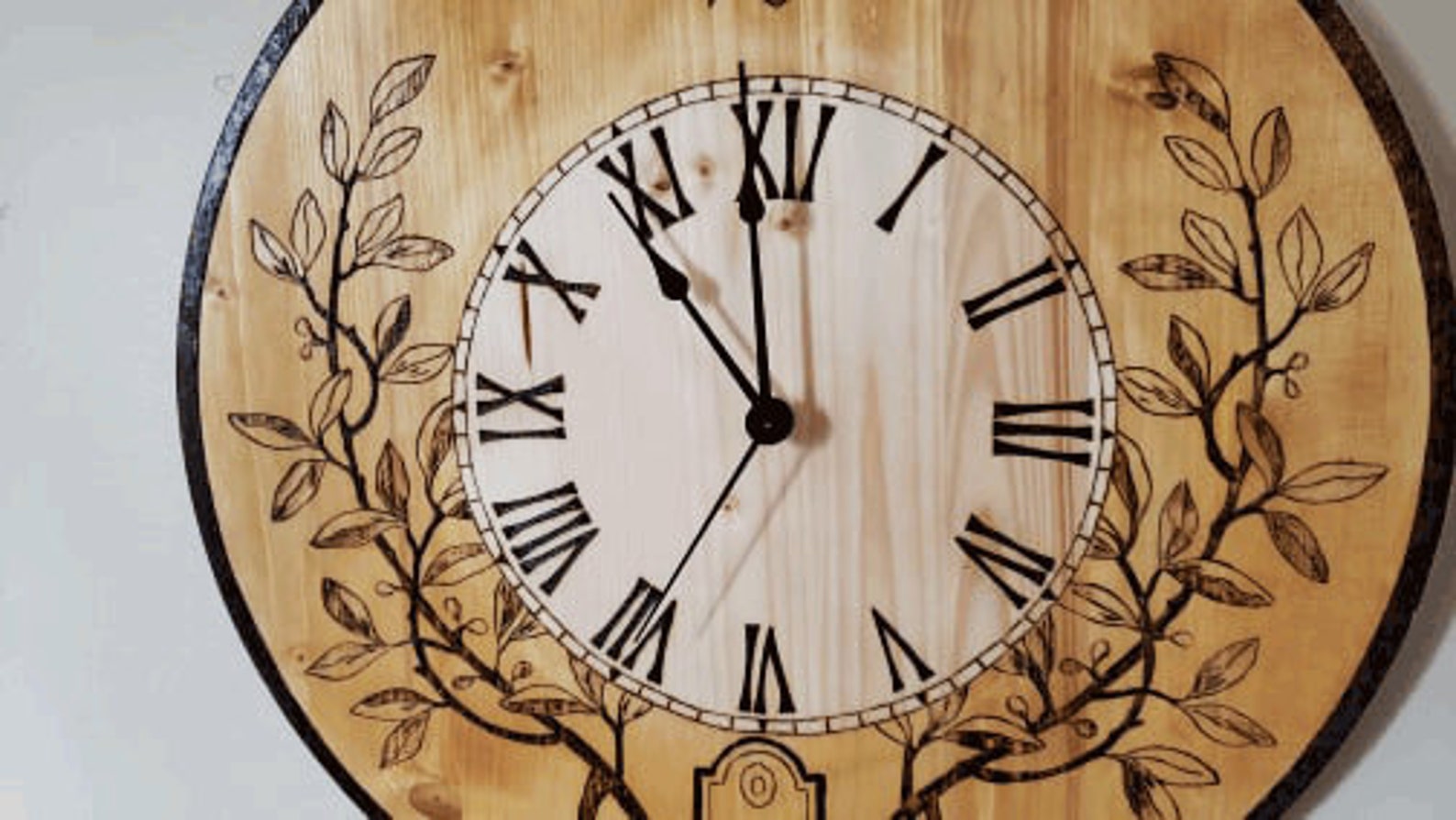 Honey Bee Clock // Limited Edition // Pyrography Art // Large - Etsy