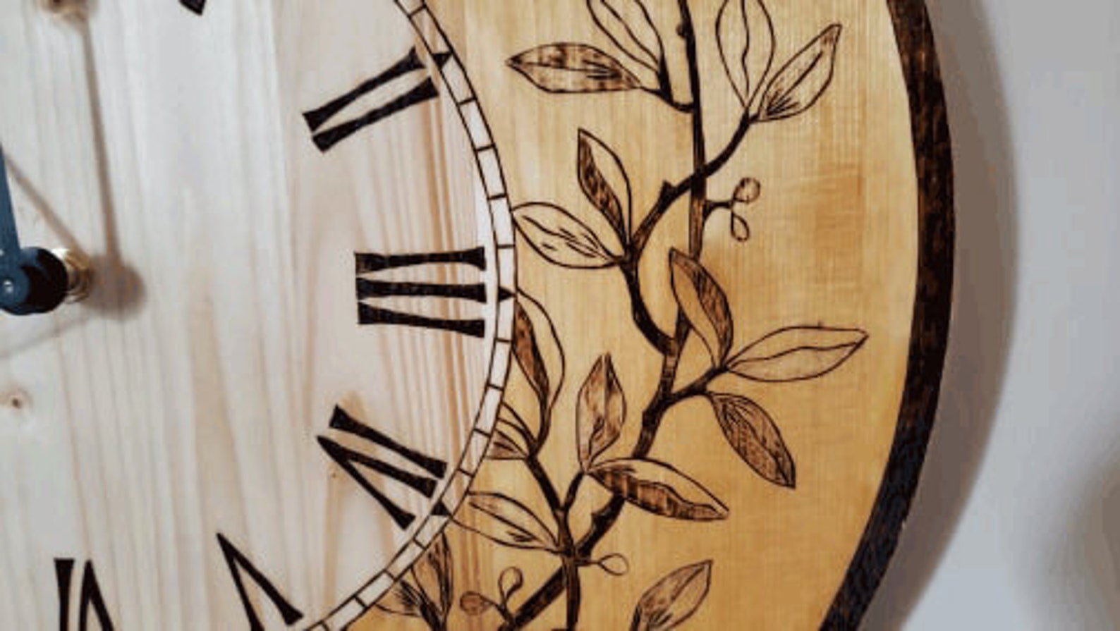 Honey Bee Clock // Limited Edition // Pyrography Art // Large - Etsy
