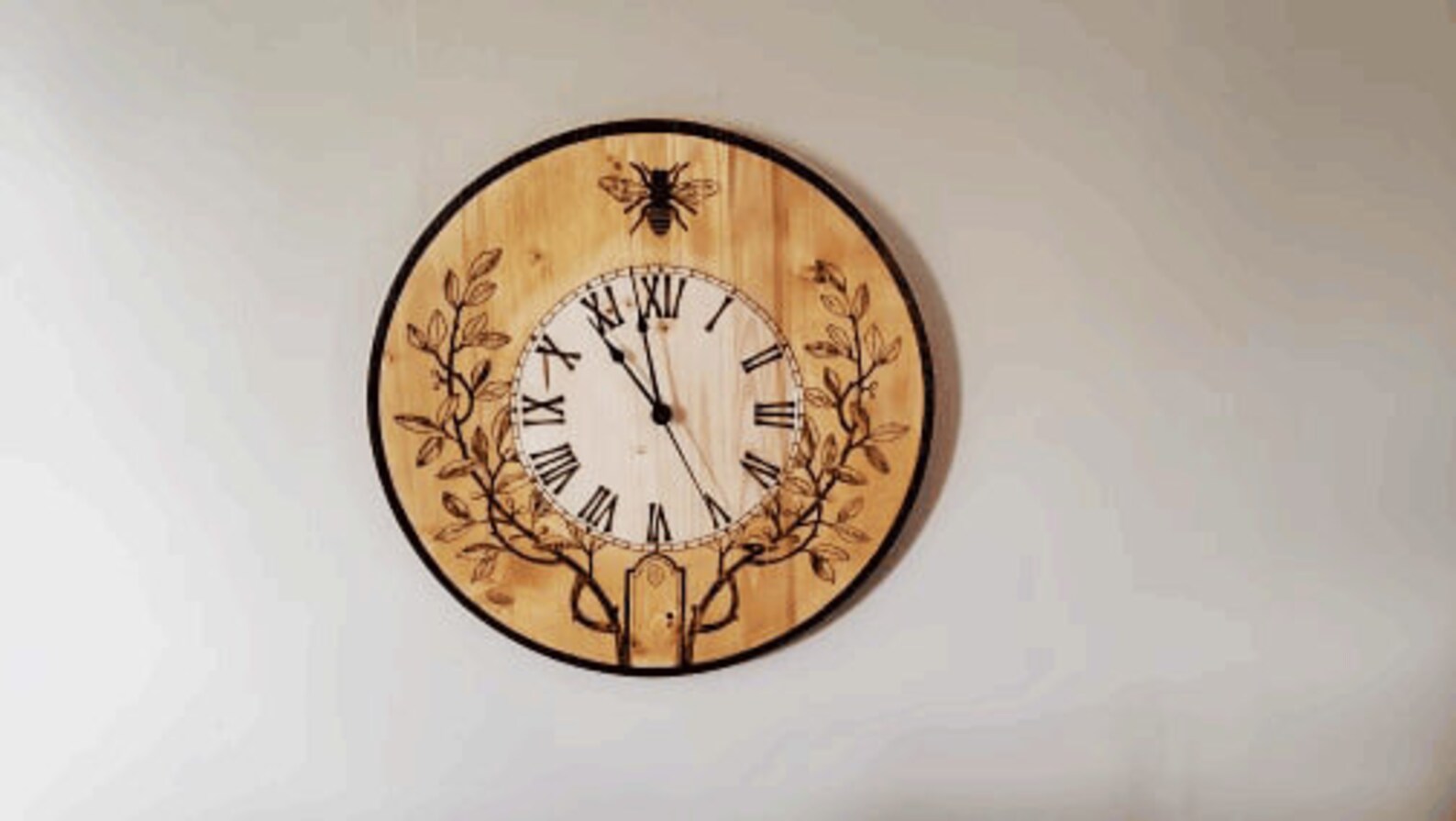 Honey Bee Clock // Limited Edition // Pyrography Art // Large - Etsy