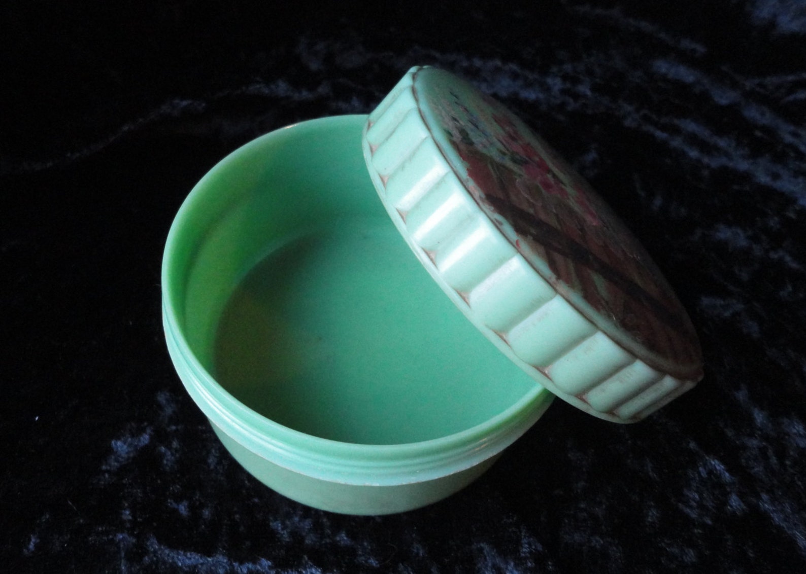 Vintage Hand-painted Bakelite-type Plastic Screw-lidded Pot or Powder ...