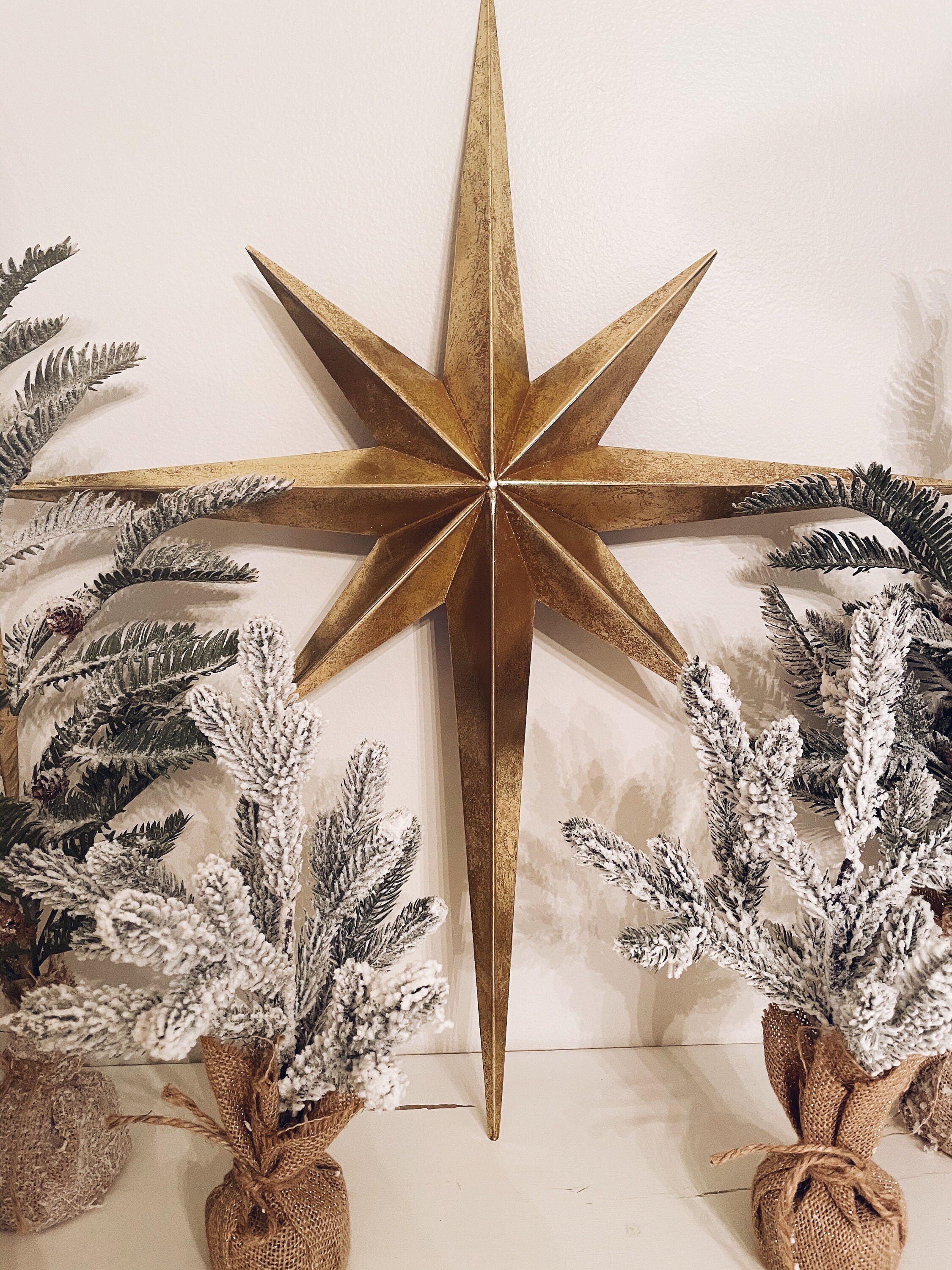 Distressed Metal Gold Star