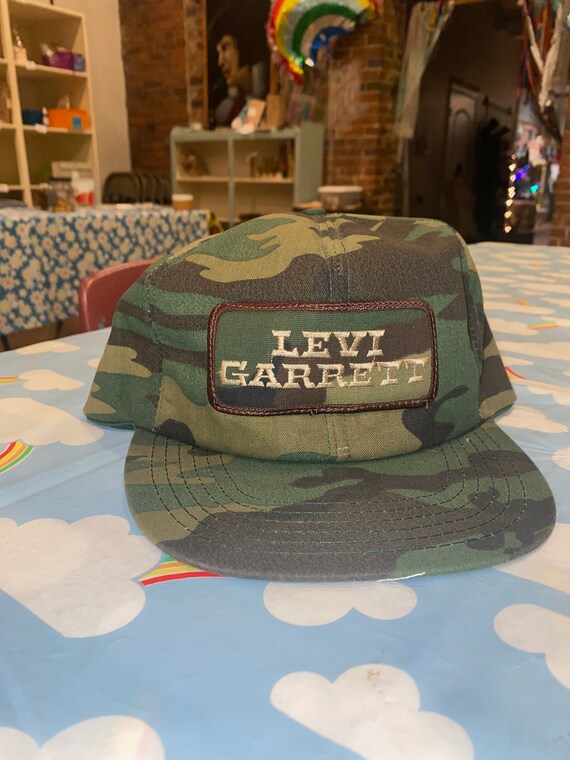 Vintage thickkkk cut Levi Garrett camo print hat. Tob… - Gem