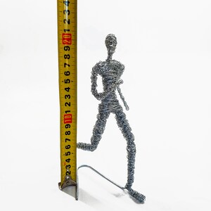 Man Runner Metal Sculpture, Sculpture Art Tabletop Bookshelf, Wire ...