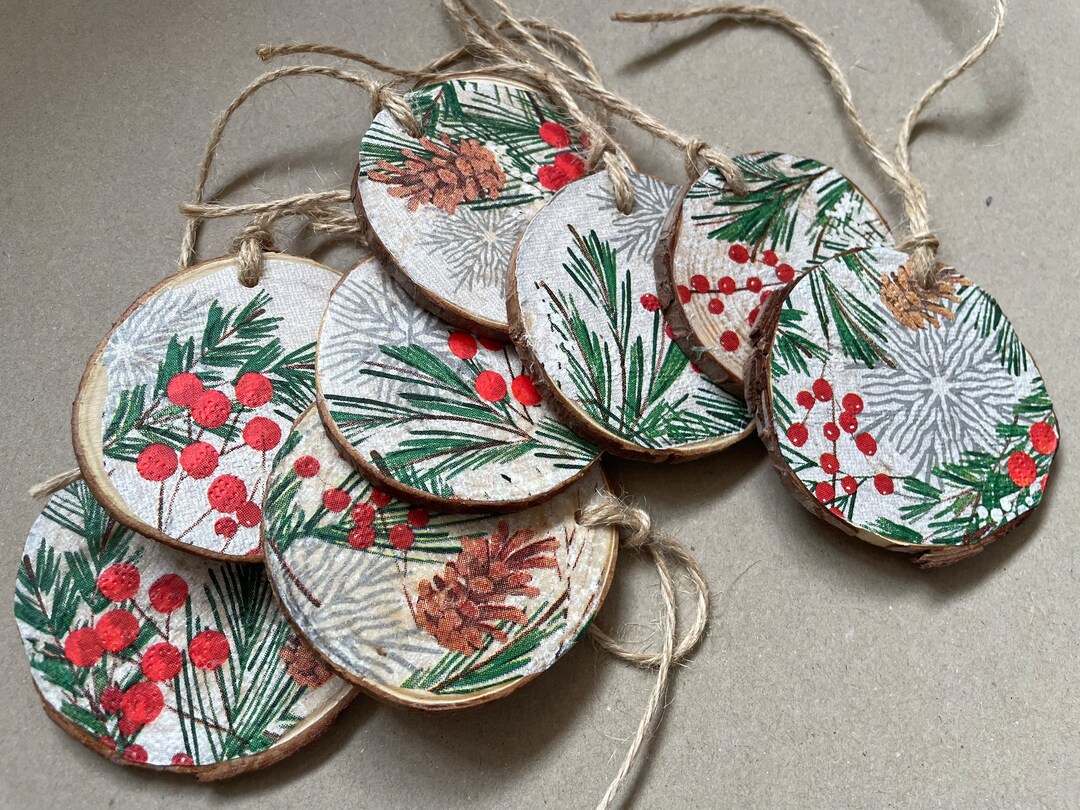 Berry Wood Slice Decoration. Rustic Wooden Hanging . Pine Leaves ...