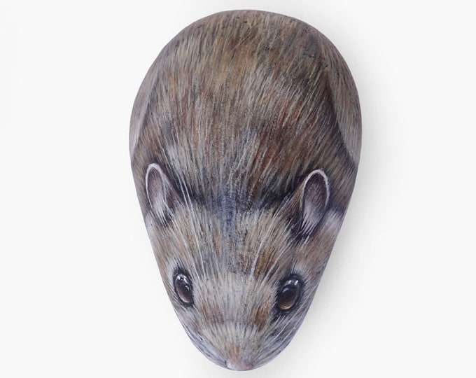 Incredibly Realistic Hand Painted Rock Mouse | Stone Art Painted Rocks ...