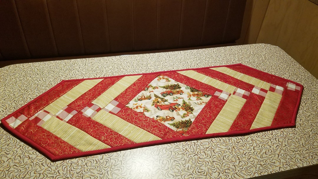 Quilted French Braid Table Runner With Christmas Vintage Ford Wagon ...