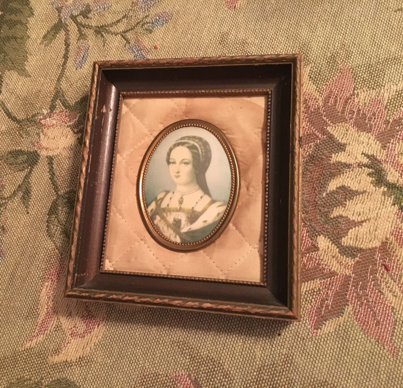 Vintage Cameo Picture in Mahogany Wood Frame With Satin Mat, Round ...