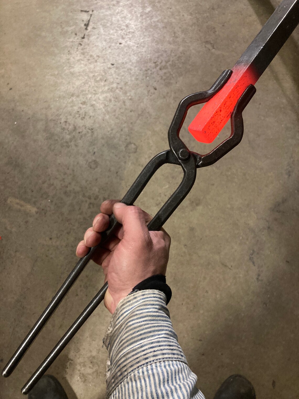 Blacksmith 1 Inch V Bolt Tongs - Etsy