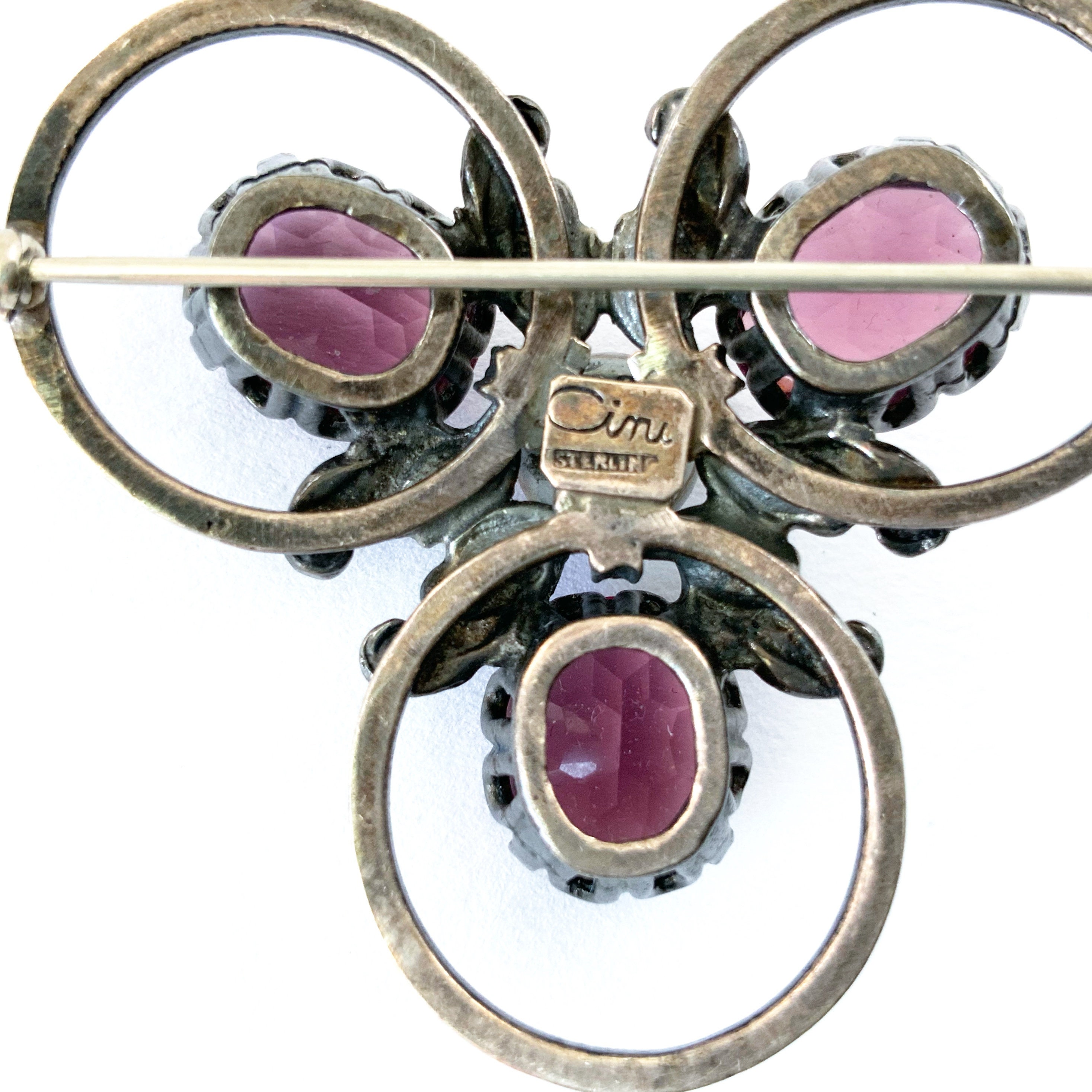 Vintage Sterling Cini Brooch, Amethyst Glass, Acanthus Leaves - Etsy.de