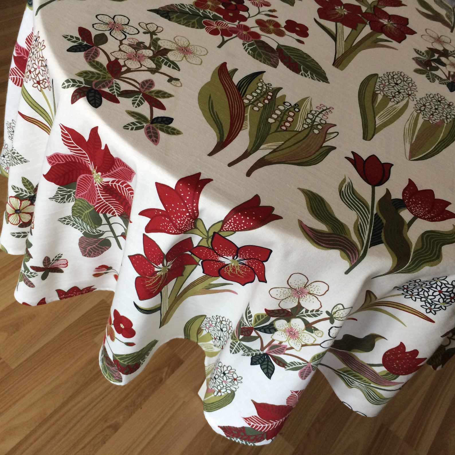 Round Tablecloth Floral Red / Green Table Linen 100% - Etsy