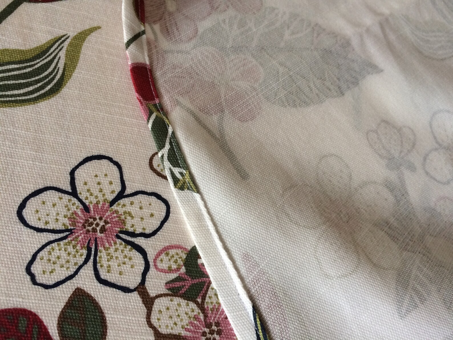 Round Tablecloth Floral Red / Green - Table Linen - 100% Cotton - Round ...
