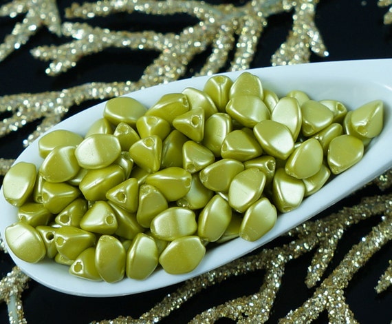 60pcs Alabaster Pastel Lime Green Pinch Czech Glass Beads 5mm | Etsy