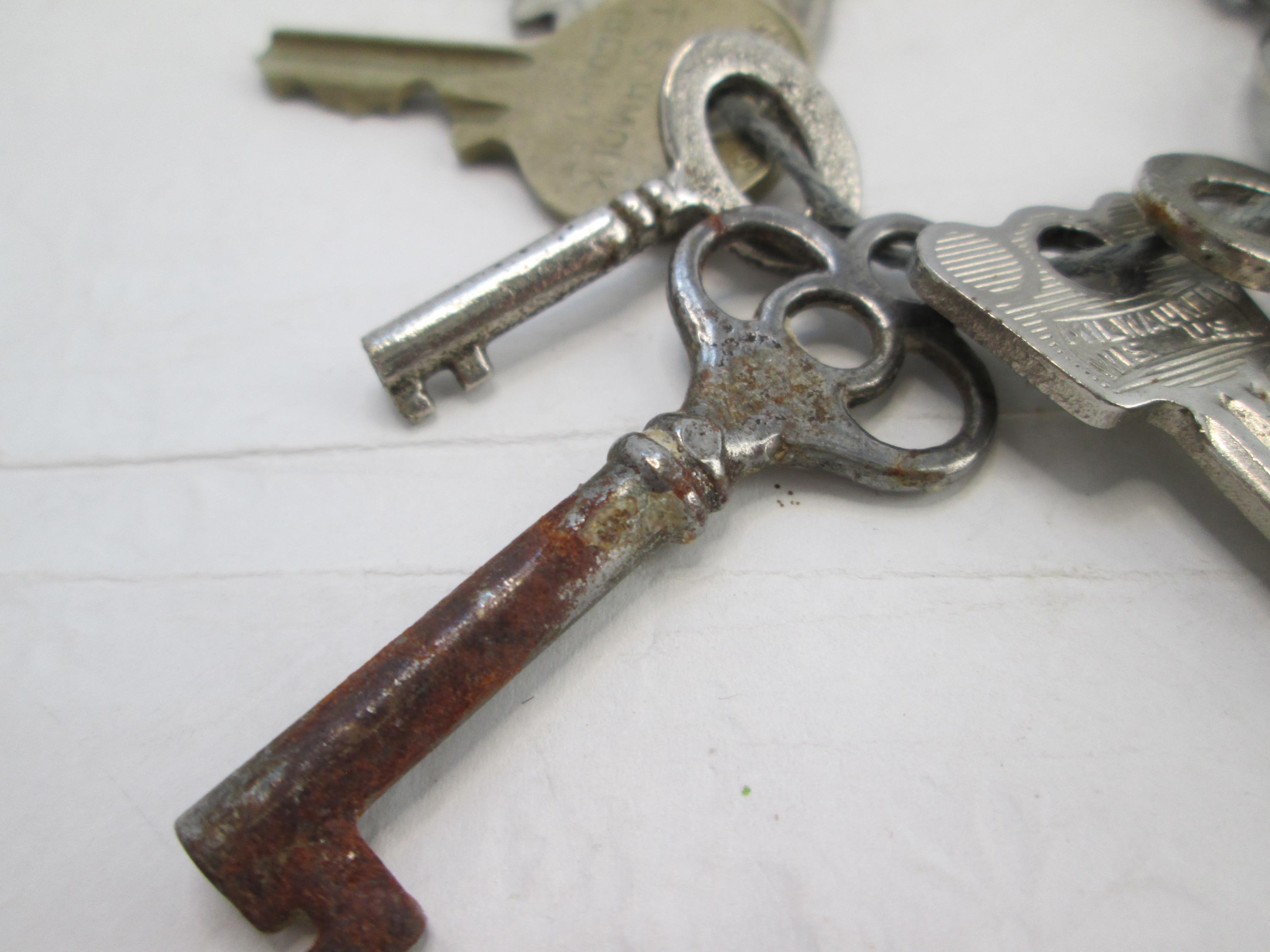 Antique Vintage Lot of 9 Small Metal Mostly Skeleton Keys - Etsy