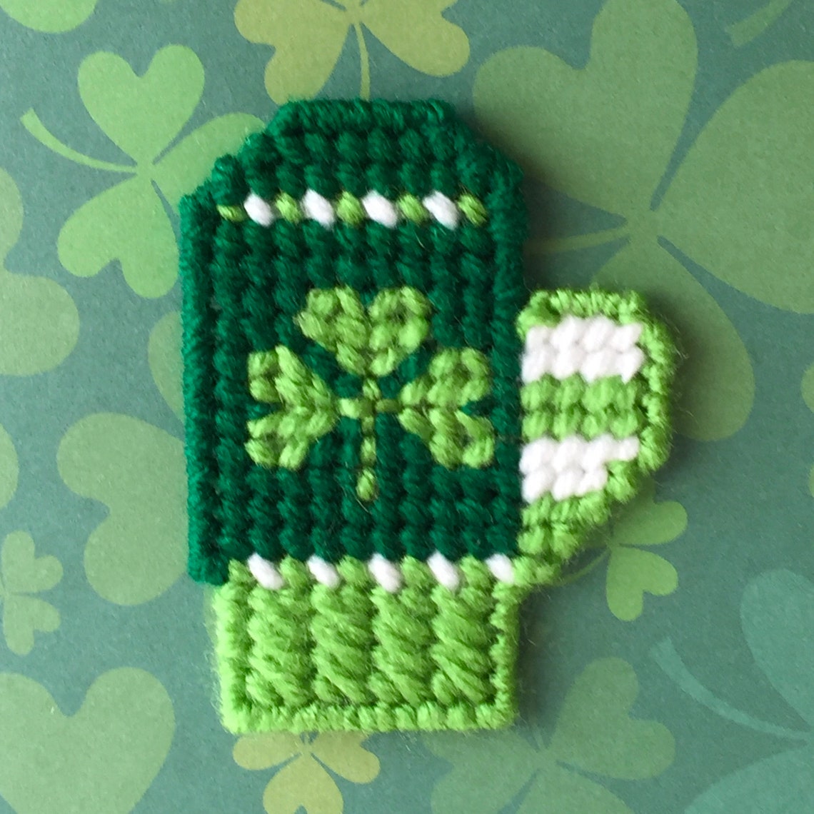 Plastic Canvas Pattern Pages: "shamrocks" Hat and Mittens (3 Designs ...