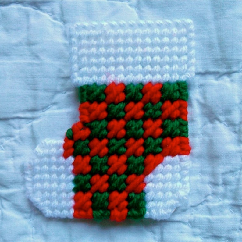 Plastic Canvas Pattern: Christmas Stockings -- "checks and Stripes" (4 ...