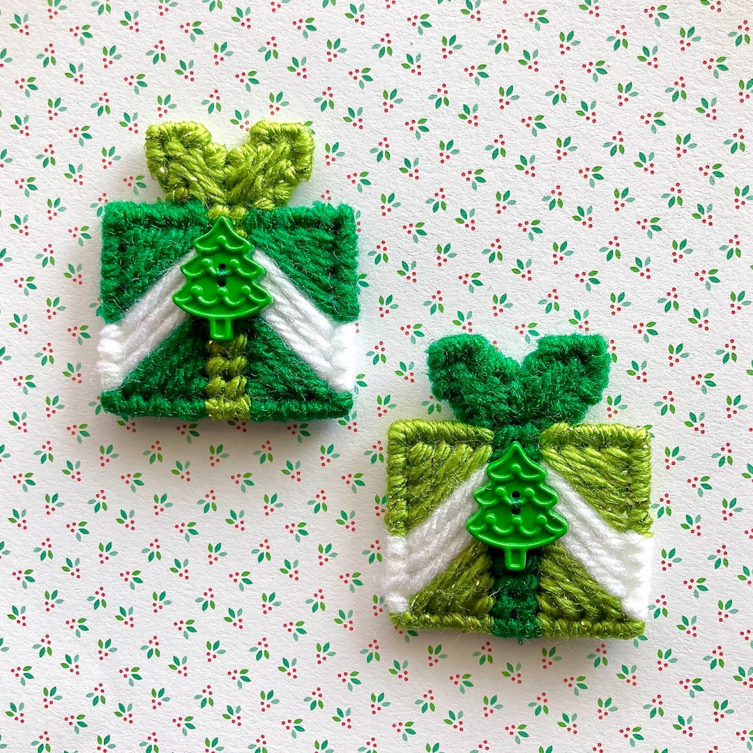 Plastic Canvas: "evergreen" Mini Christmas Gifts Magnets (set of 2) - Etsy
