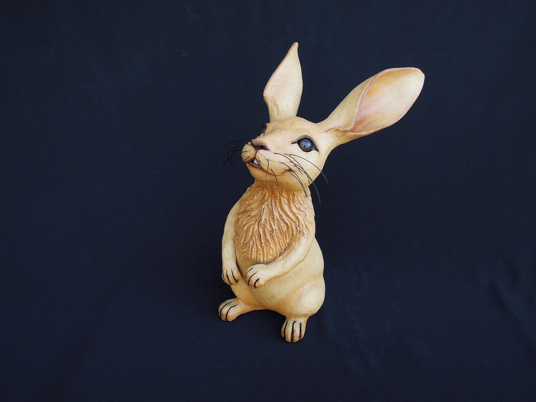 Estatuilla de conejo de arcilla hecha a mano escultura de césped de ...