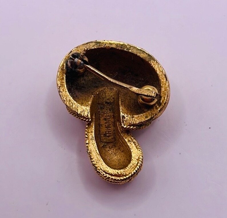 Vintage Gold Tone Signed Trifari Brushed Gold Mushroom Toadstool Brooch ...