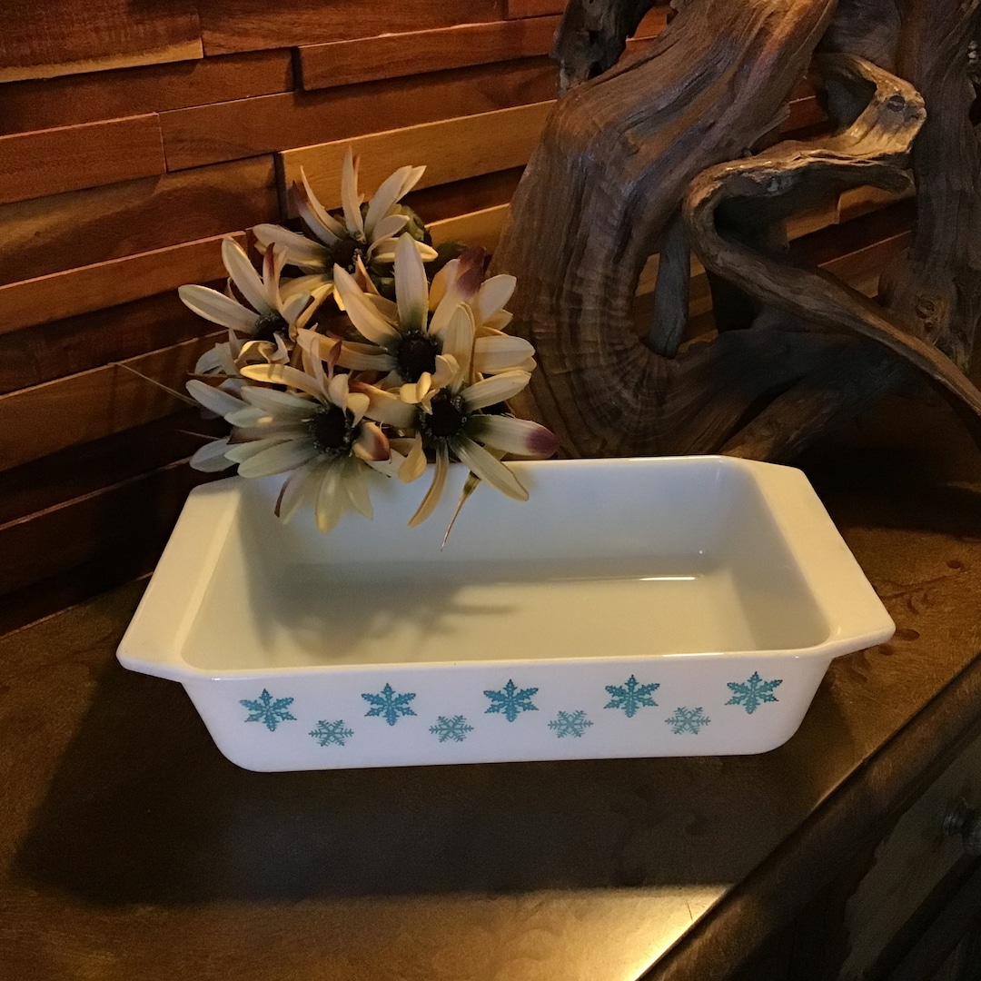 Pyrex Casserole Rectangular Dish White Turquoise Snowflake Pattern Snow ...