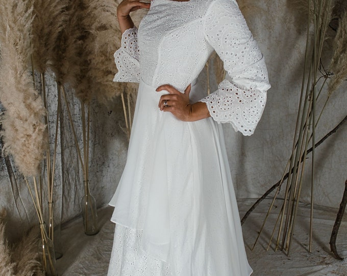 Modest Classic Boho Eyelet Lace Vintage Style Aline With Sleeves Closed ...