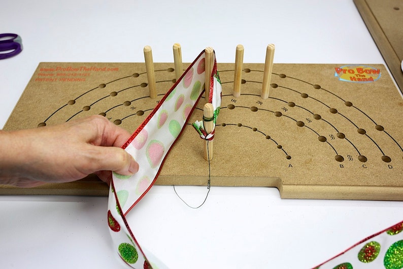 Pro Bow the Hand - Large Bow Maker - Perfect Bows, Gift Bows, Tree ...