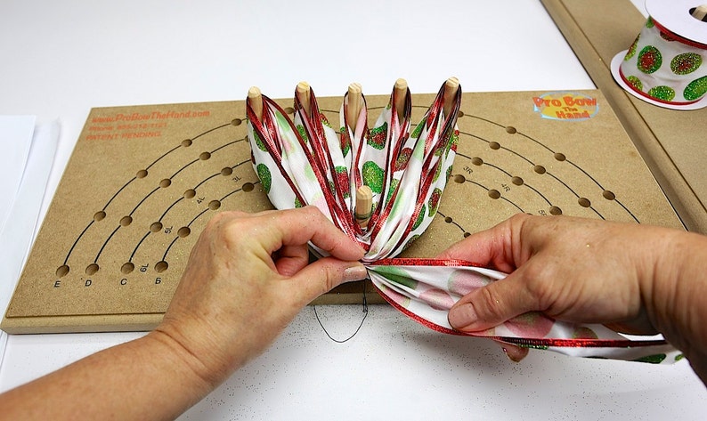 Pro Bow the Hand - Large Bow Maker - Perfect Bows, Gift Bows, Tree ...