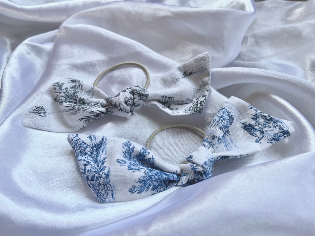 Cottagecore Toile De Jouy Bunny Ear Hair Bow Tie. French Linen Bow Hair ...