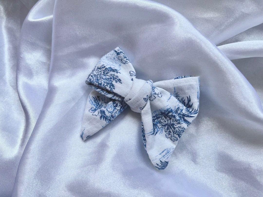 Cottagecore Toile De Jouy Small Girl Hair Bow Clip. French Linen Bow ...