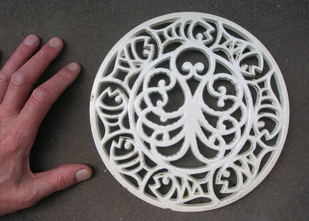 Vintage Cast Iron Trivet, Hot Pot Stand, With Octopus & Fish Design (20 ...