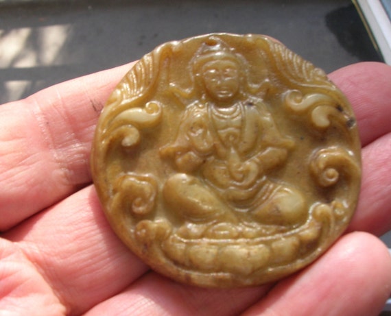 Kwan Yin, Guan Yin Pendant, Amulet in Green Stone, Ha… - Gem