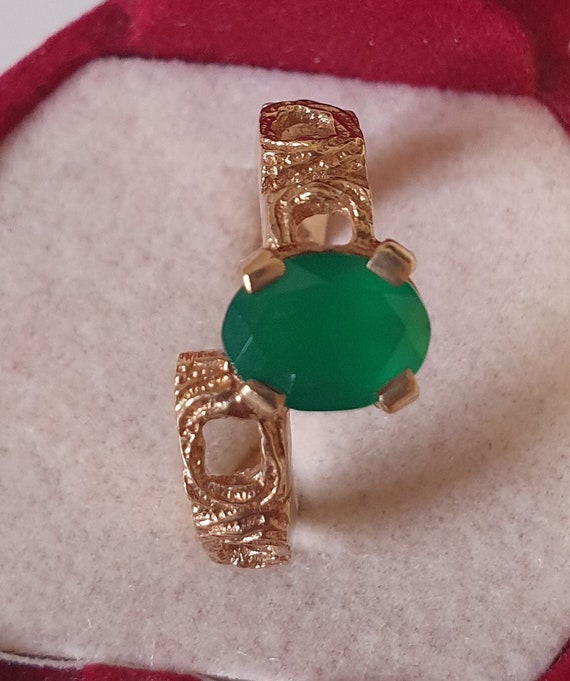 A 9ct Solid Gold Dress Ring With a Green Stone | Etsy