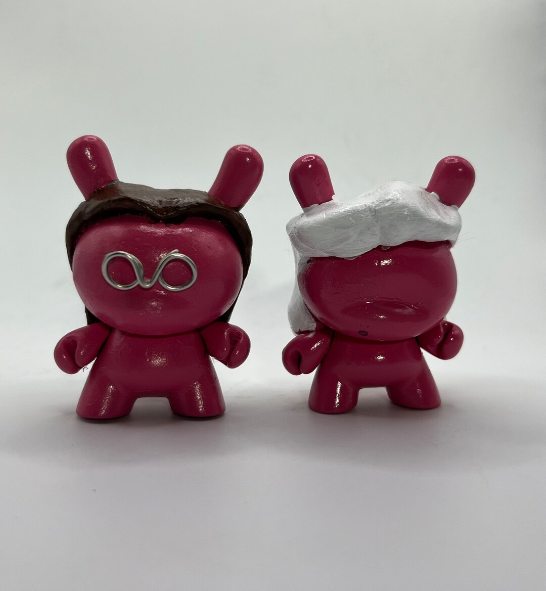 GREASY STRANGLER | Minimalist Custom Kidrobot Dunny Set - Etsy