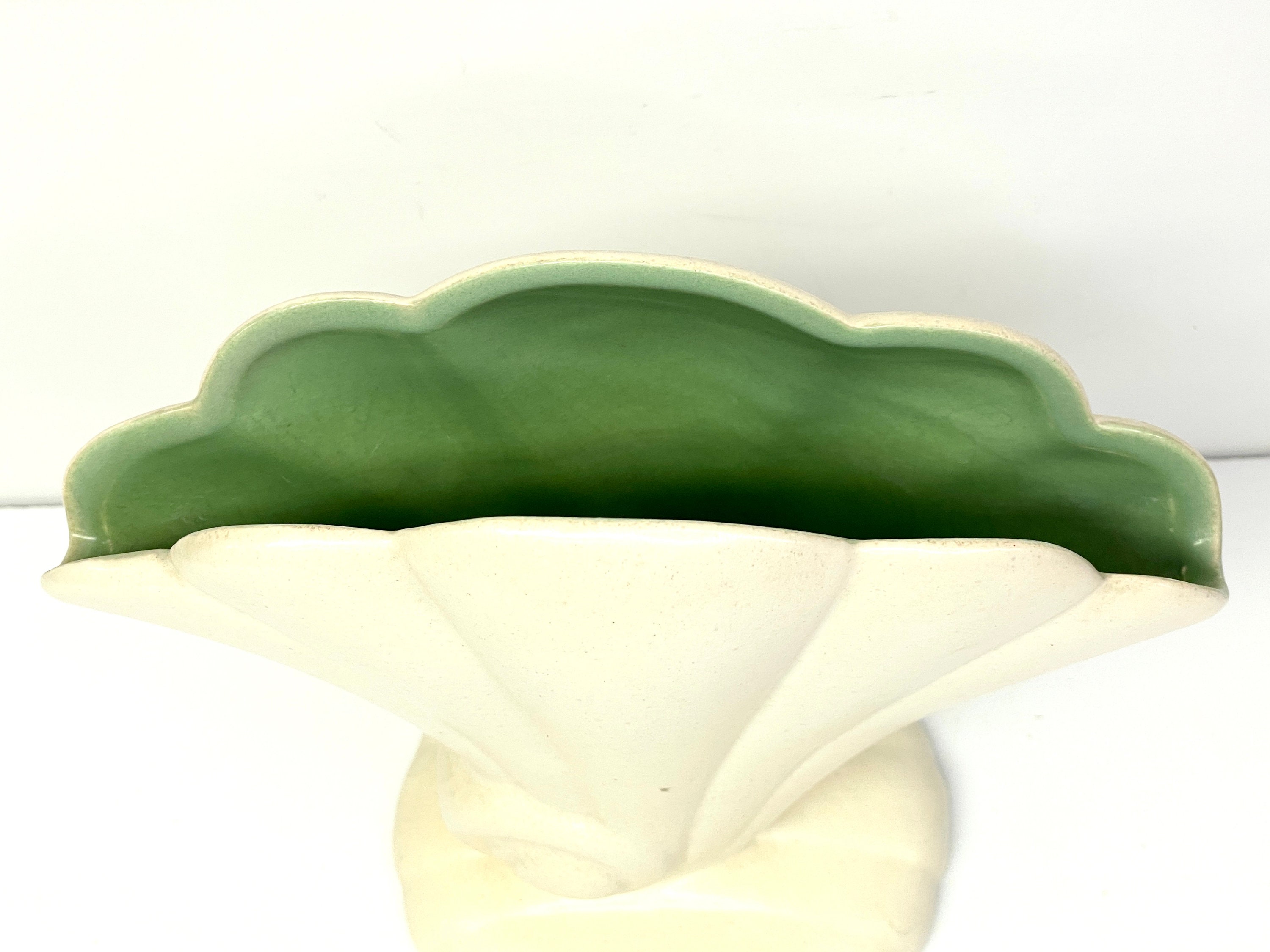 Redwing Red Wing Art Pottery 892 Art Deco MCM Nautilus Shell Vase Cream ...