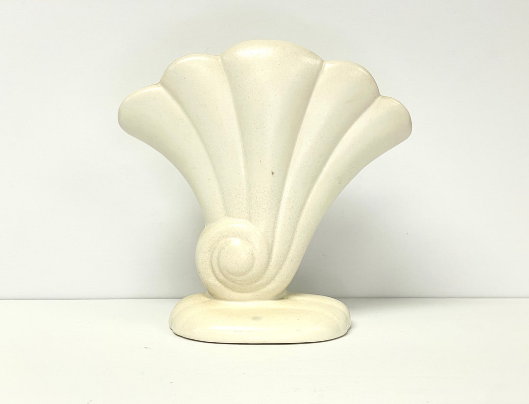 Redwing Red Wing Art Pottery 892 Art Deco MCM Nautilus Shell Vase Cream ...