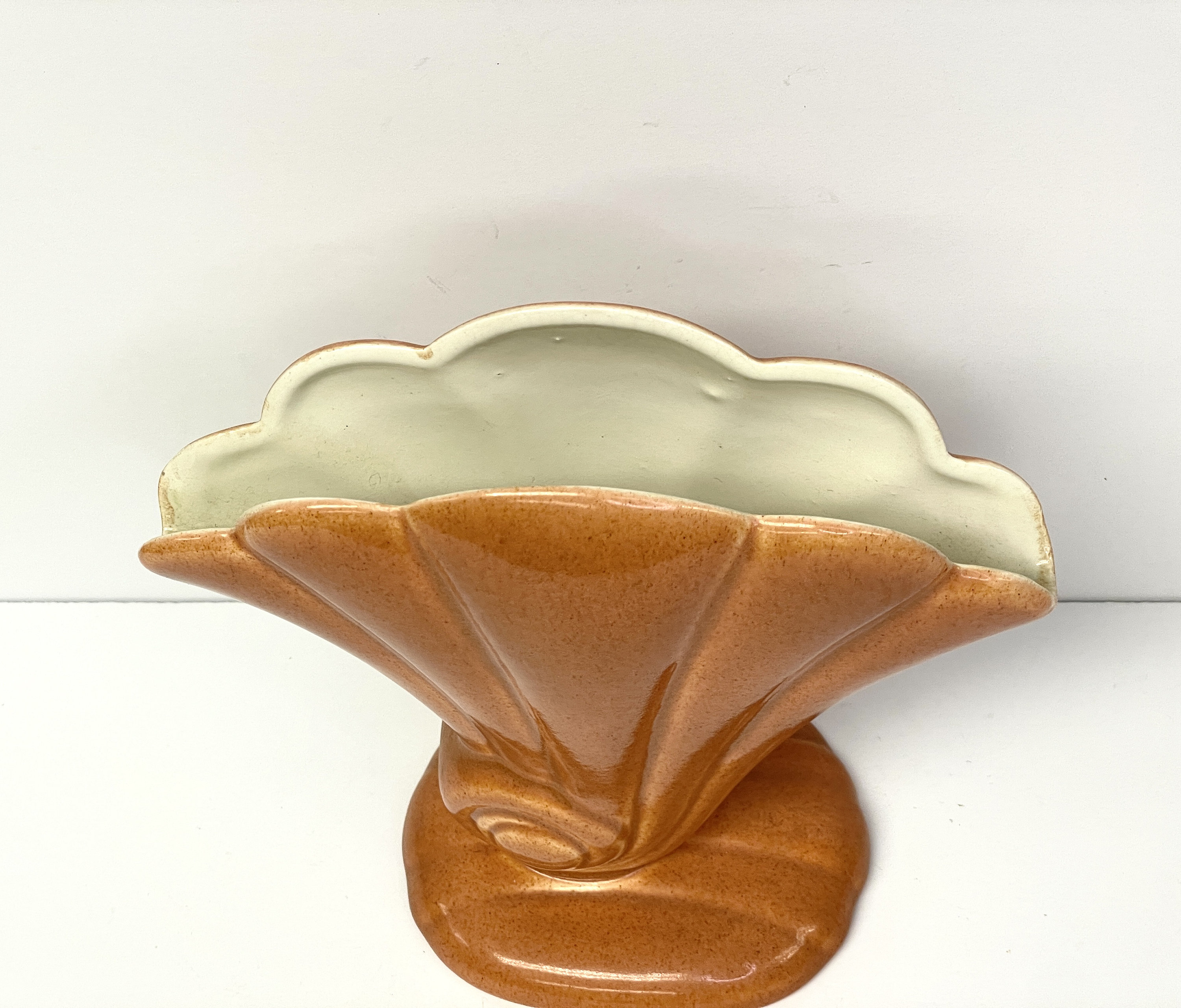 Redwing Red Wing Art Pottery 892 Art Deco MCM Nautilus Shell Vase ...