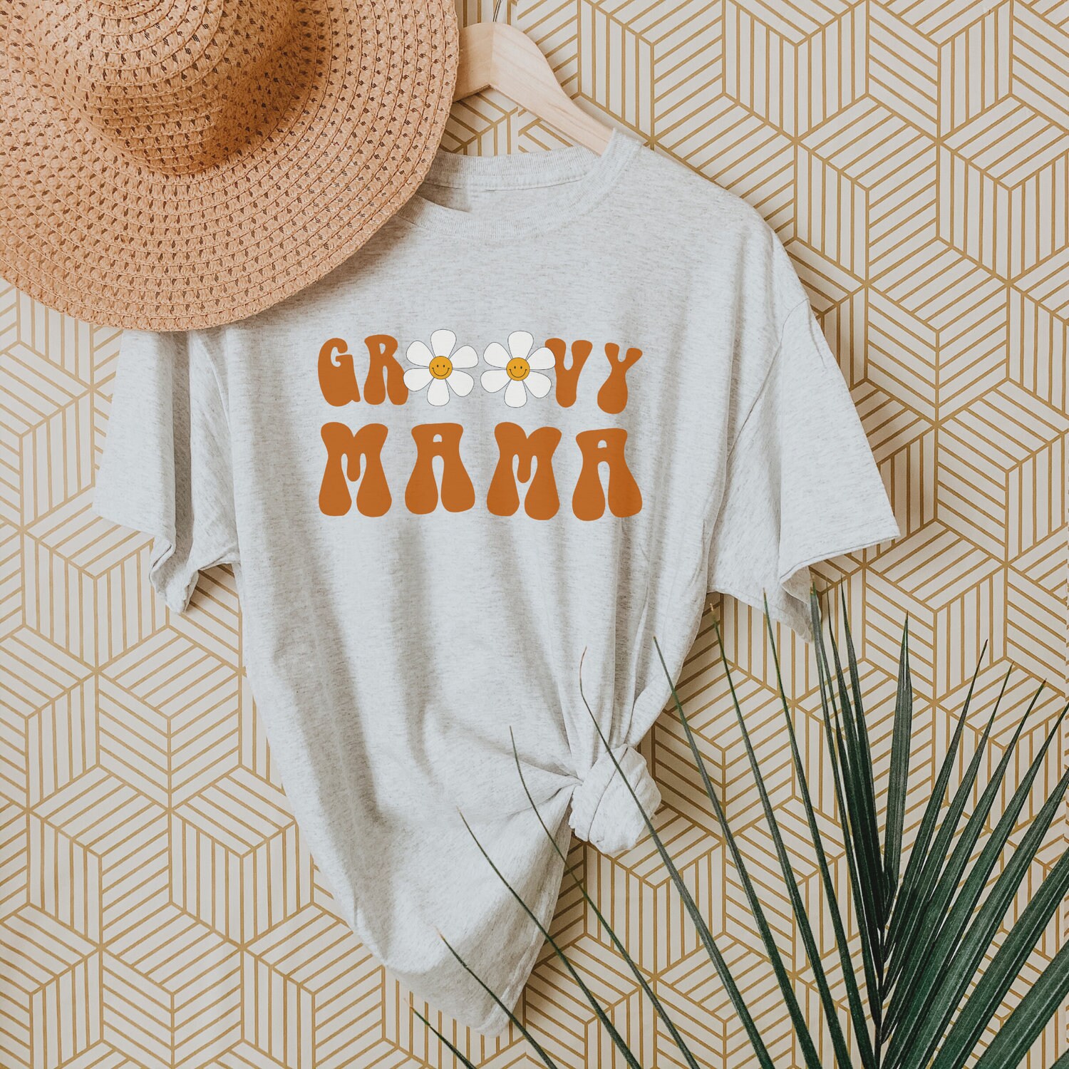 Groovy Mama Shirt Retro Mom Tee Vintage Smiley Face Tshirt Flower Momma ...