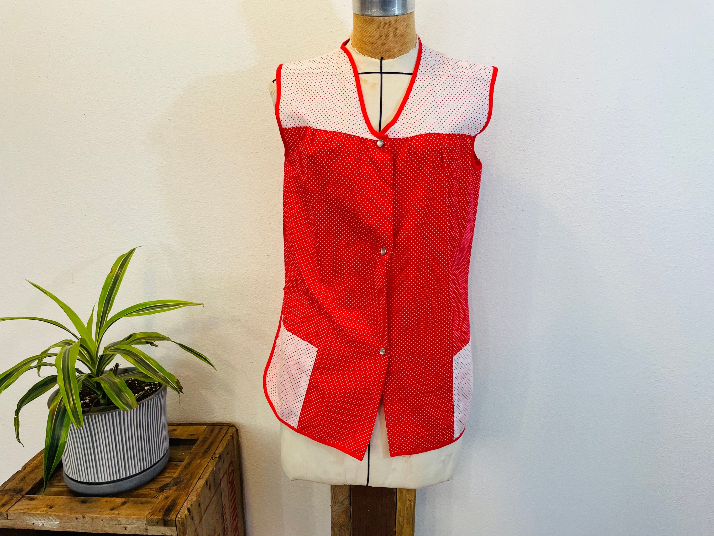 White and Red Snap up Apron With Pockets and Trim. 1960's. Colorful ...