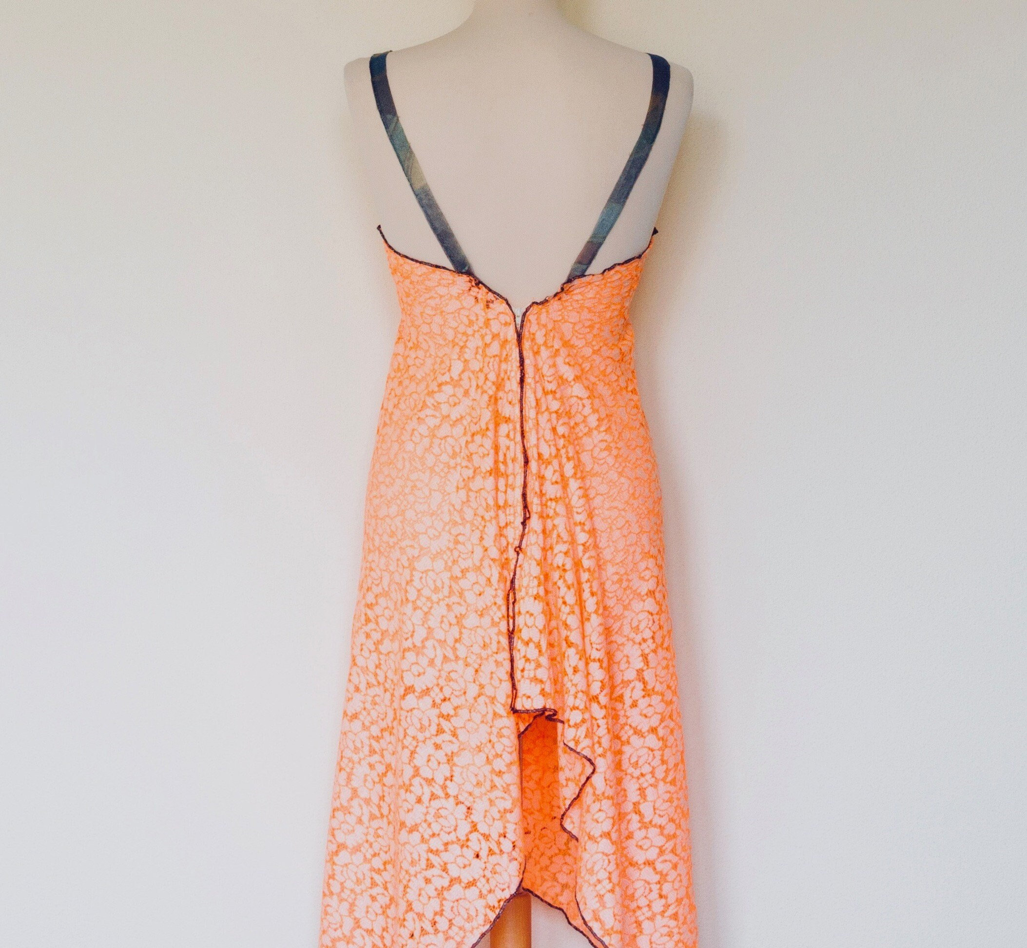 Orangefarbenes Baumwollkleid, besticktes Kleid, orangefarbenes Kleid ...