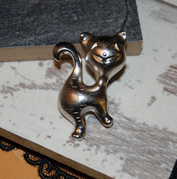 Smiling Cute Cartoony Sterling Silver Cat Vintage Bro… - Gem