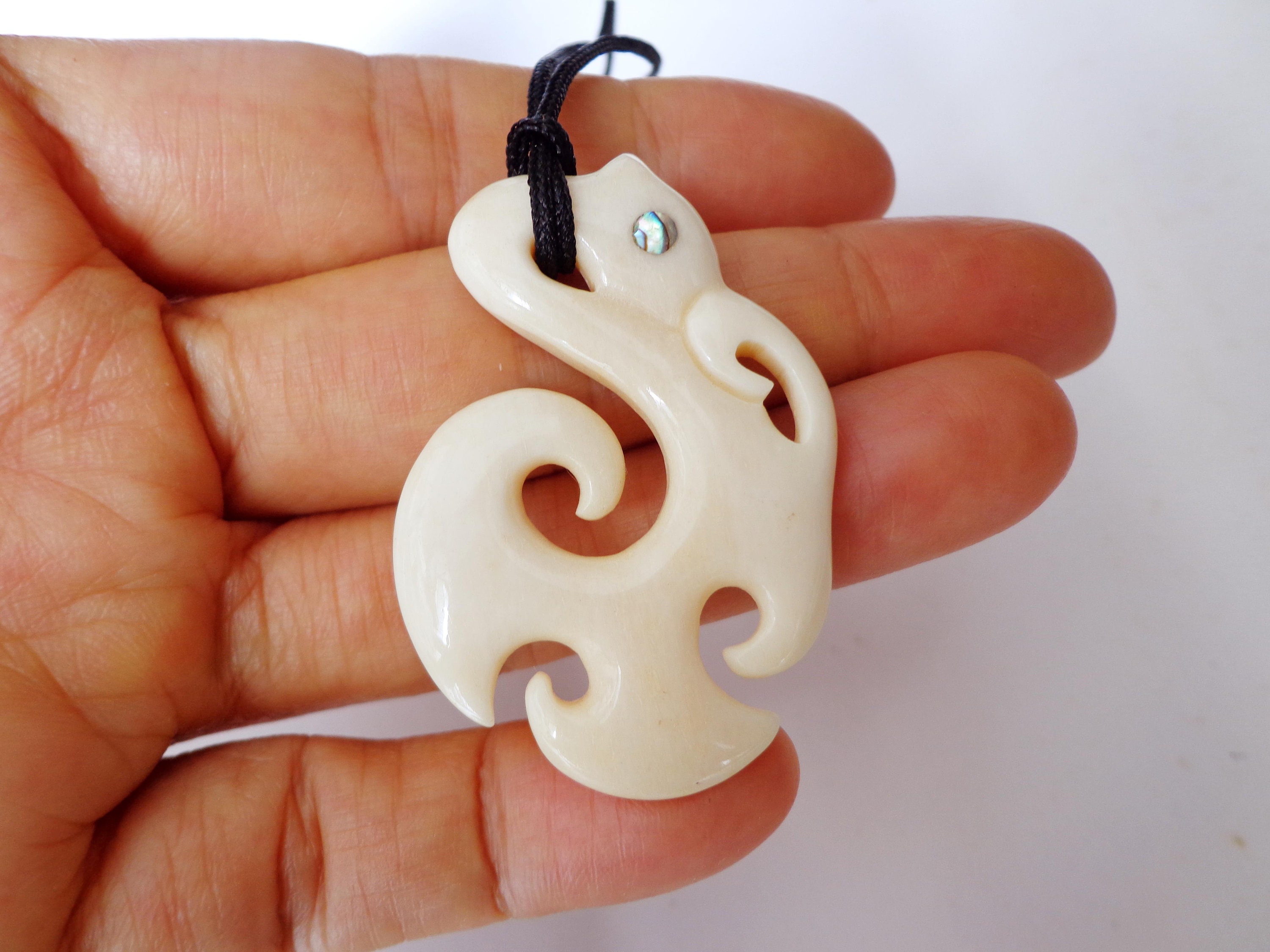 Conch Eye and Bone Swan Pendant. B29 - Etsy