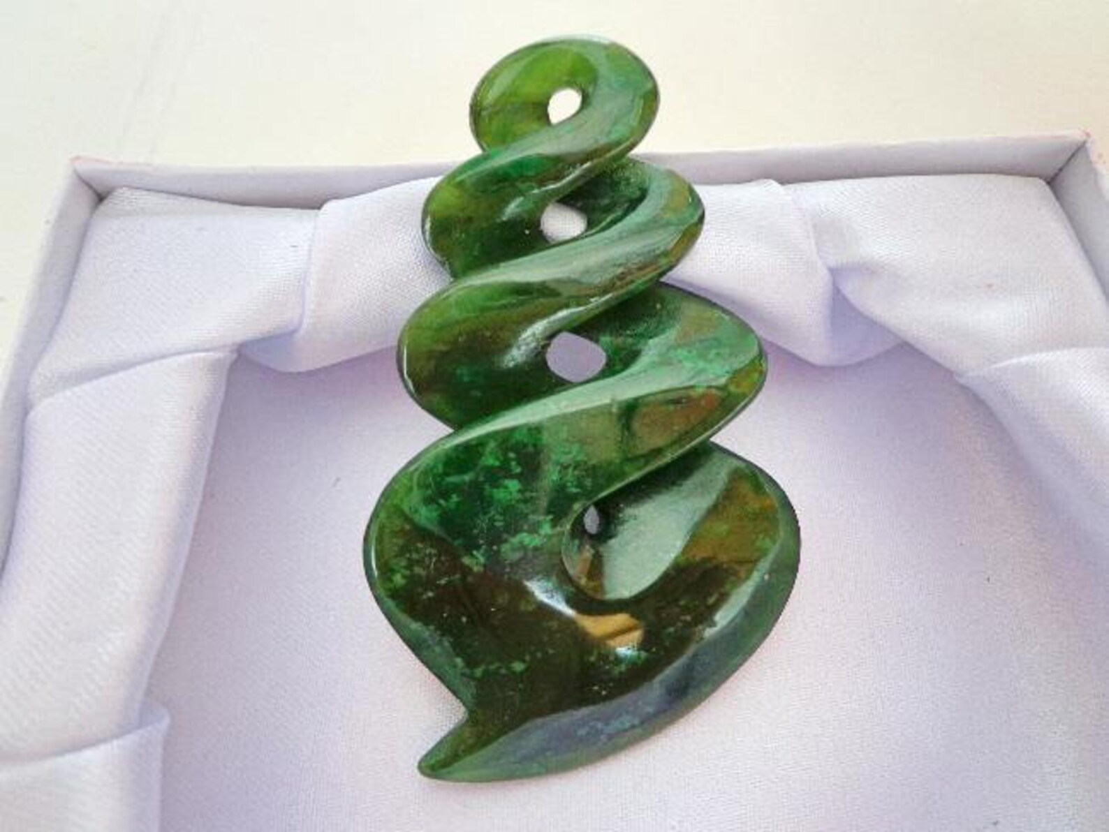 Nephrite Jade Trinity Twist Pendant. S368 | Etsy